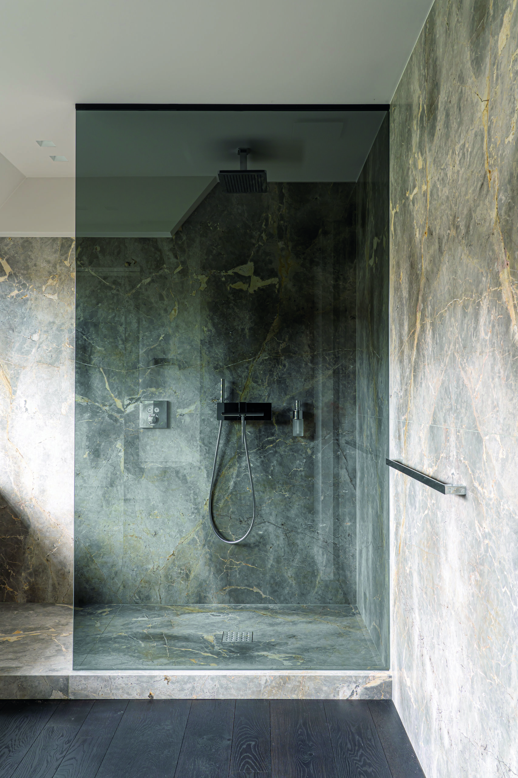The bathroom: a mix of technology and aesthetics | VILLAS Decoration