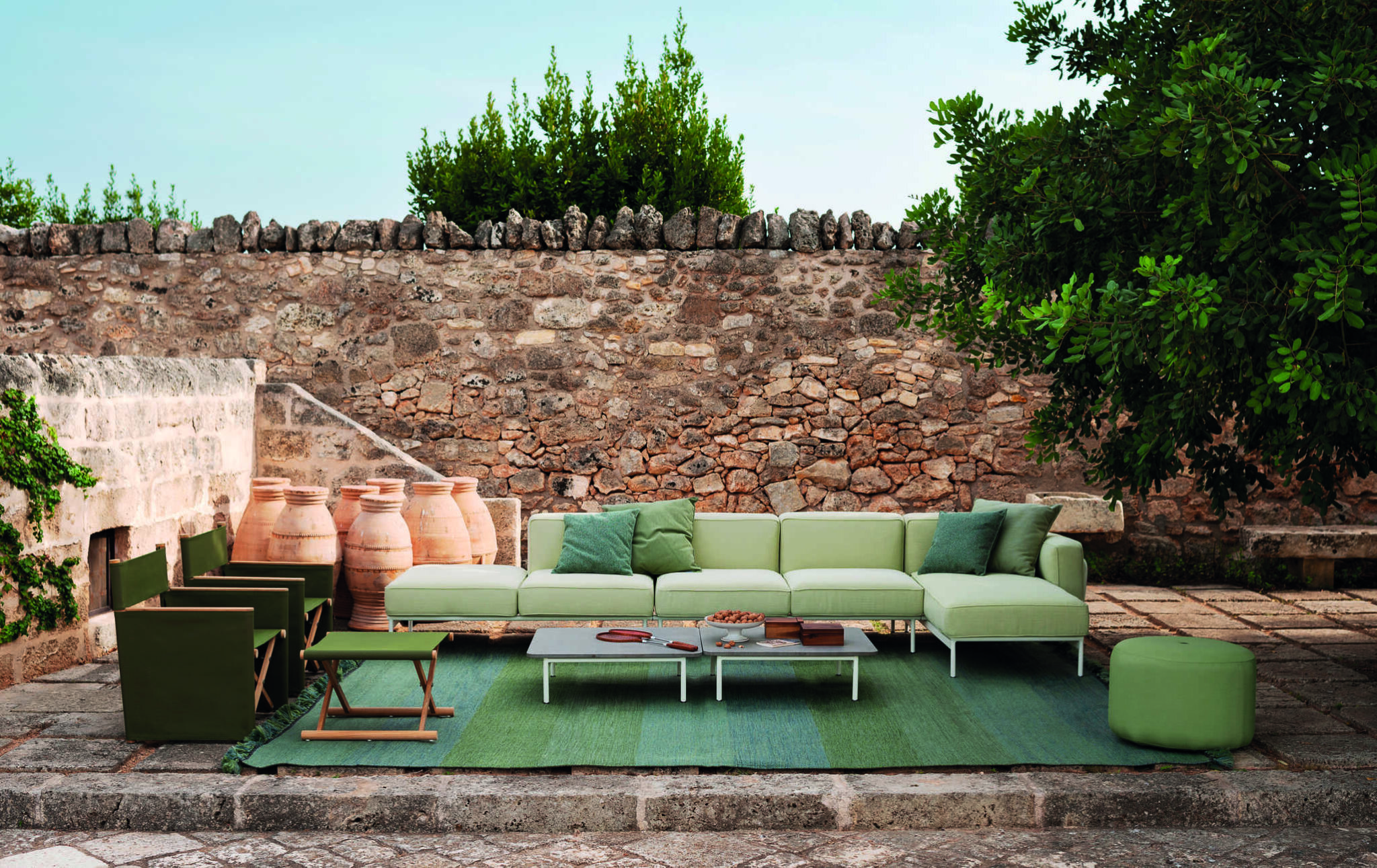 Outdoor Lounges: 6 Trends for Summer 2024 | VILLAS Decoration